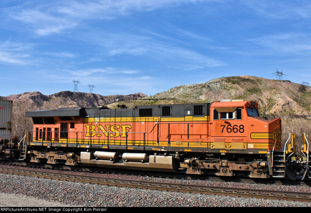 BNSF 7668 Pusher